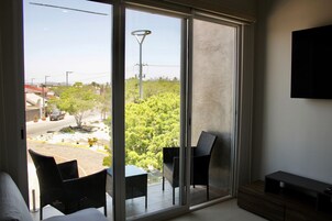 Paseo Lomas 303 | Sala de estar | Televisor plasma de 50 polegadas com canais digitais, televisor 