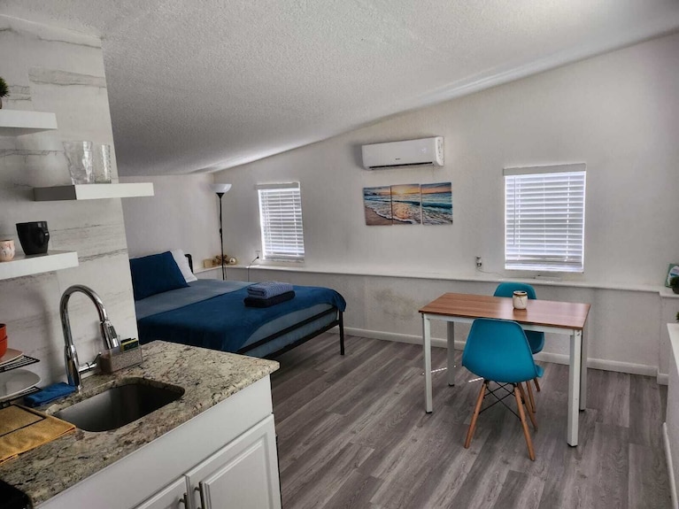 Tampa Midtown Studio: Central Location, Free Parking, And More! - Tampa, FL
