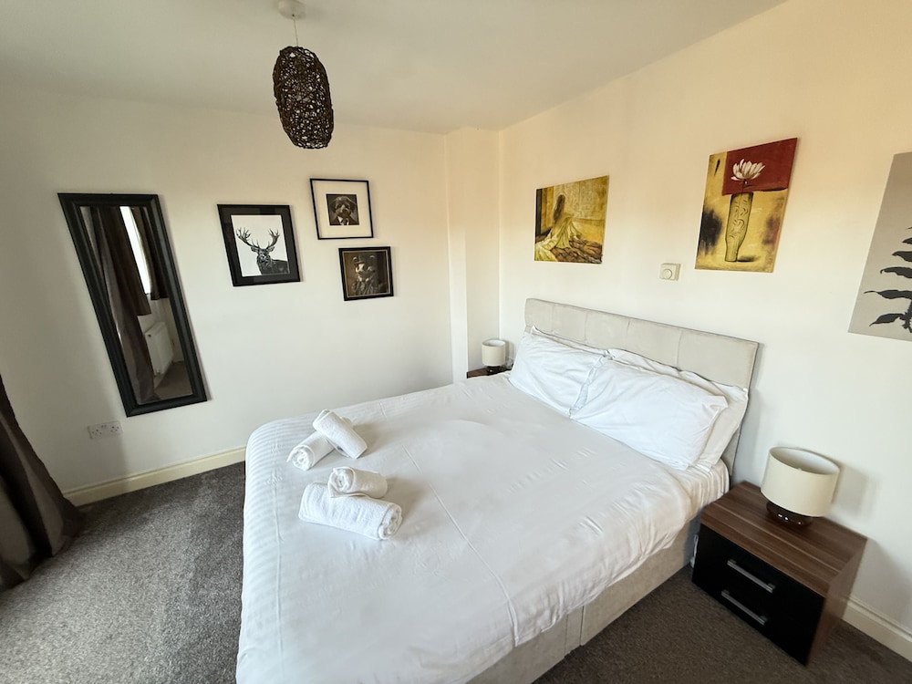 Comfortable Coastal Apartment - Sleeping 4 In 1 Bedroom - Pool And Beach Access - Filey