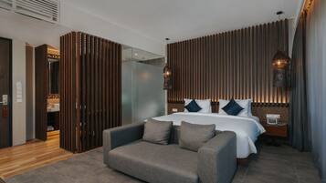 Deluxe Suite with Balcony | Roupas de cama de algodão egípcio, roupas de cama premium