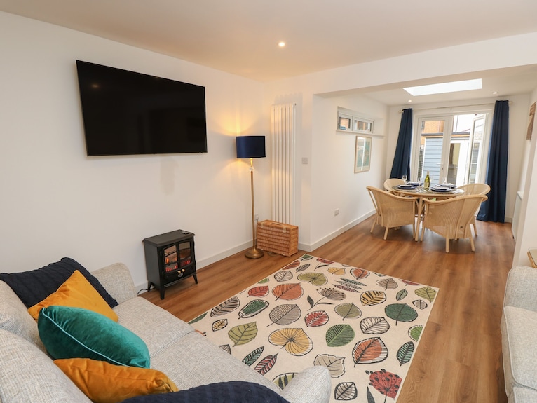 Sandy Cottage, Pet Friendly, Character Holiday Cottage In Sandown - Isle of Wight