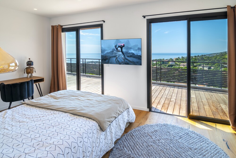 Contemporary villa with panoramic sea view and heated pool - Fréjus | Vrbo