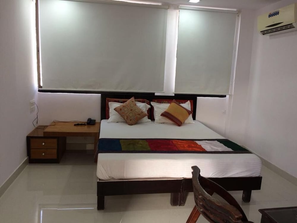 Hotel Vishalas The Raj Kesar Regency - Udaipur