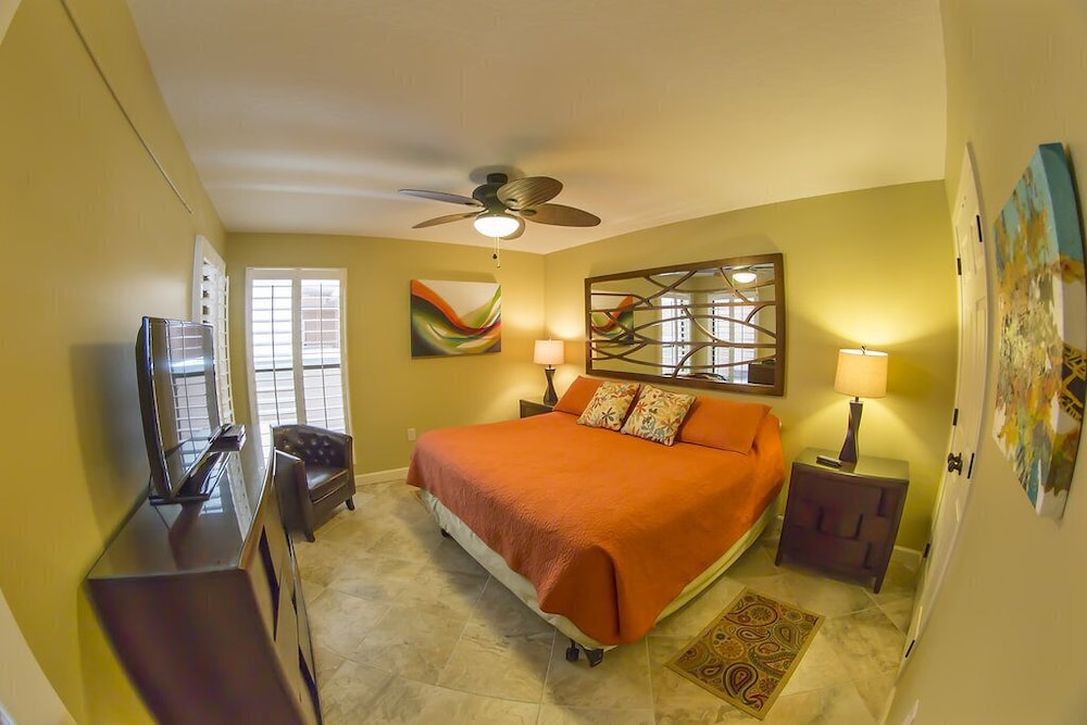 GORGEOUS ENCLOSED BALCONY UNIT! 1 FREE BEACH CHAIR SET UP DAILY ...