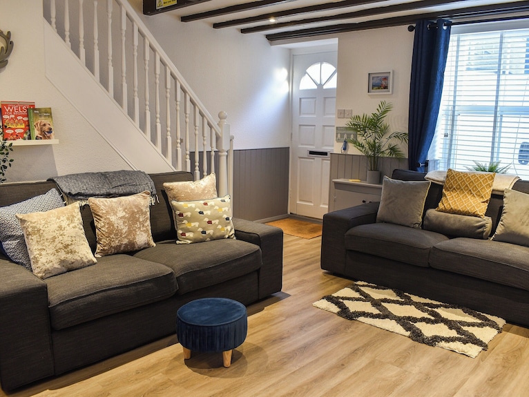 2 Bedroom Accommodation In Conwy - Gwynedd