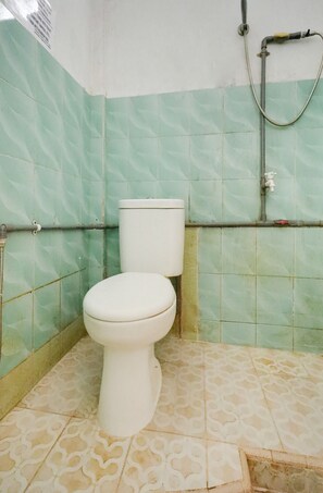 Quarto Duplo | Casa de banho | Um polibã, toalhas fornecidas 