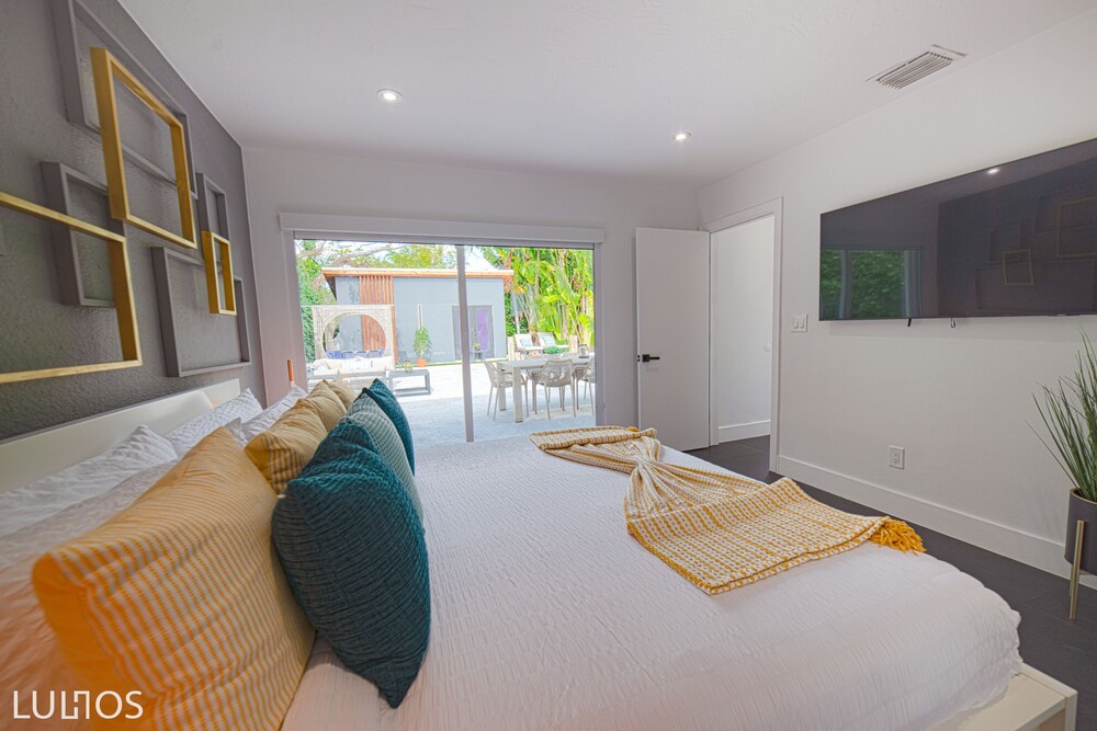 Resort Retreat: Heated Pool, Bbq & Sports Court - South Miami, FL