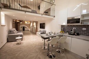 Suíte estúdio exclusiva | Área de estar | TV de tela plana