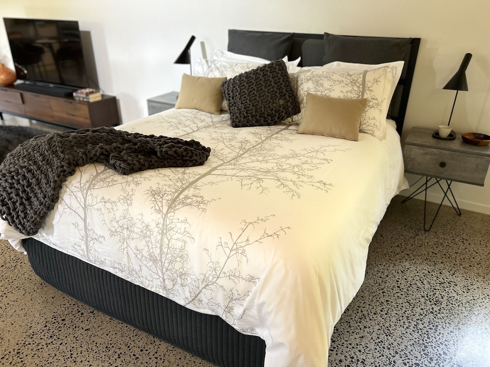 Eco-luxe Studio And Amazing Glasshouse Mountains Views. - Woodford