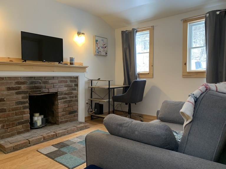 New York Vermont Border Cottage Getaway - State of New York