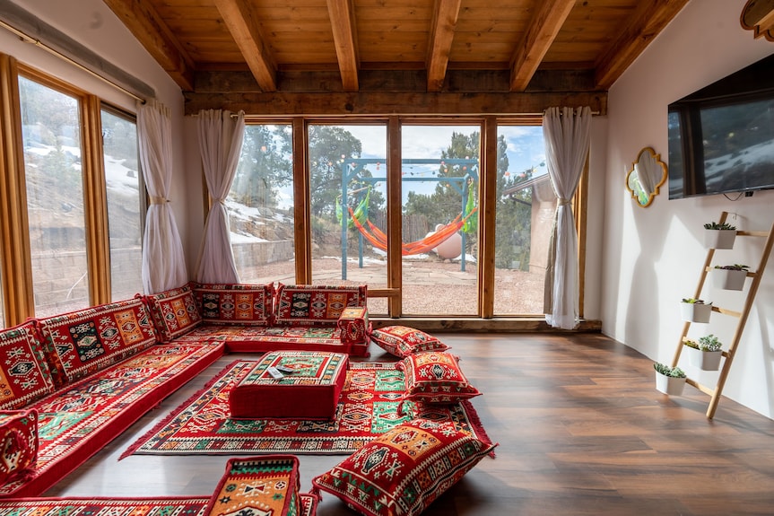 New! Mountain Views, Arcade, Hot Tub, 3000sqft - Santa Fe, NM