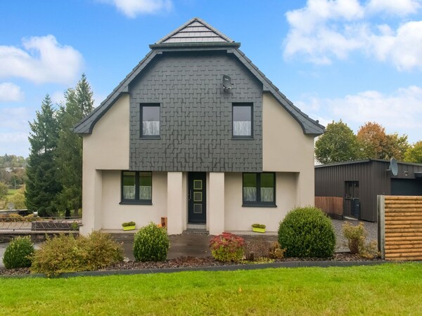 Holiday Home In Bullingen With Garden - Butgenbach