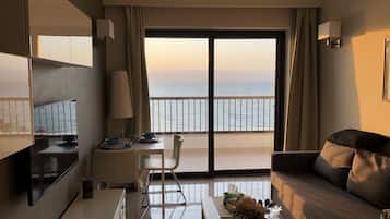 Apartamento Deluxe, 1 cama king-size e sofá-cama, vista para o mar | Wi-fi grátis