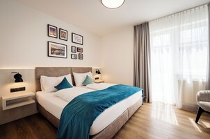 Suíte luxo | Roupas de cama premium, cofres nos quartos, escrivaninha