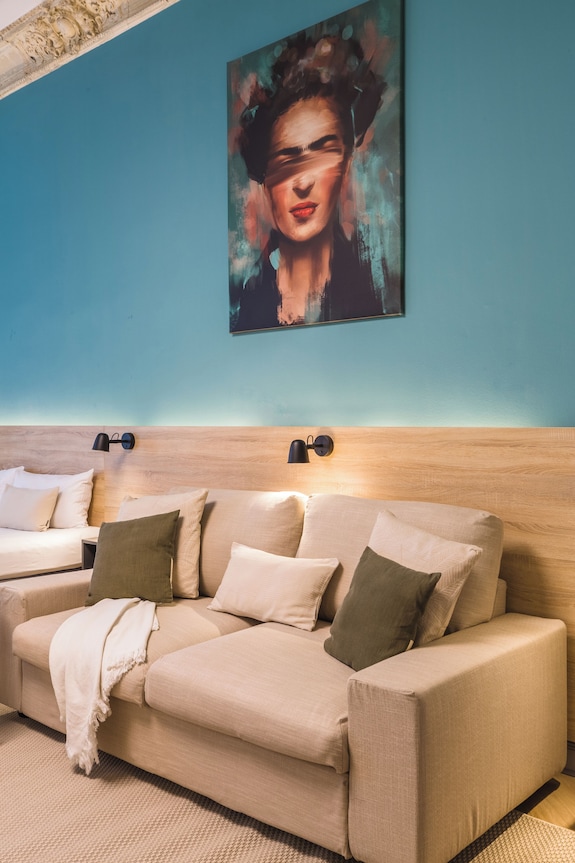 Newly Designed 4 Room Apartment With Balcony And Modern Equipment With 160 M² - Berlin