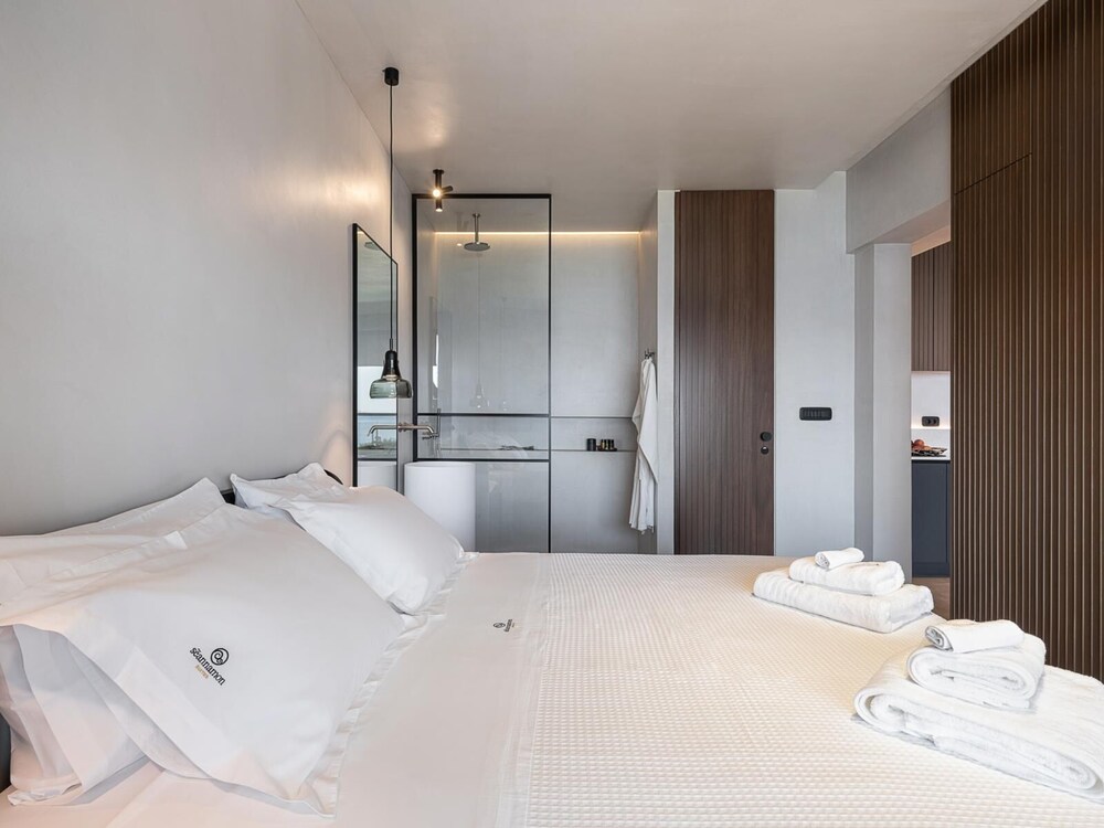 Seannamon Sea View Suite 1 - Steps From The Beach - Agios Nikolaos