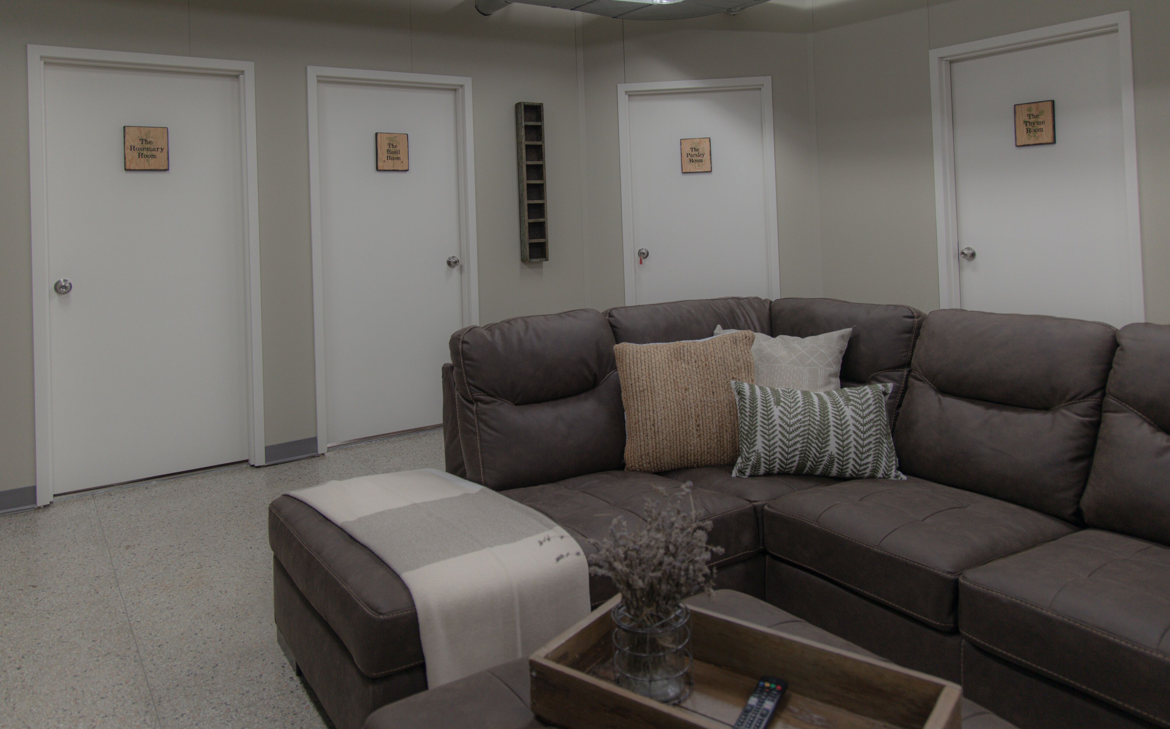 Farm-inspired Inn In The Heart Of Beautiful Downtown Kingsville! - Leamington