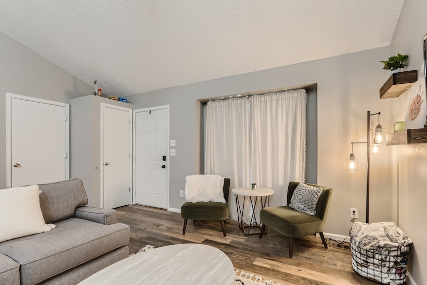 Charming Bungalow - Longmont- Nearby Lyons Pet Friendly Fenced Yard - Longmont, CO