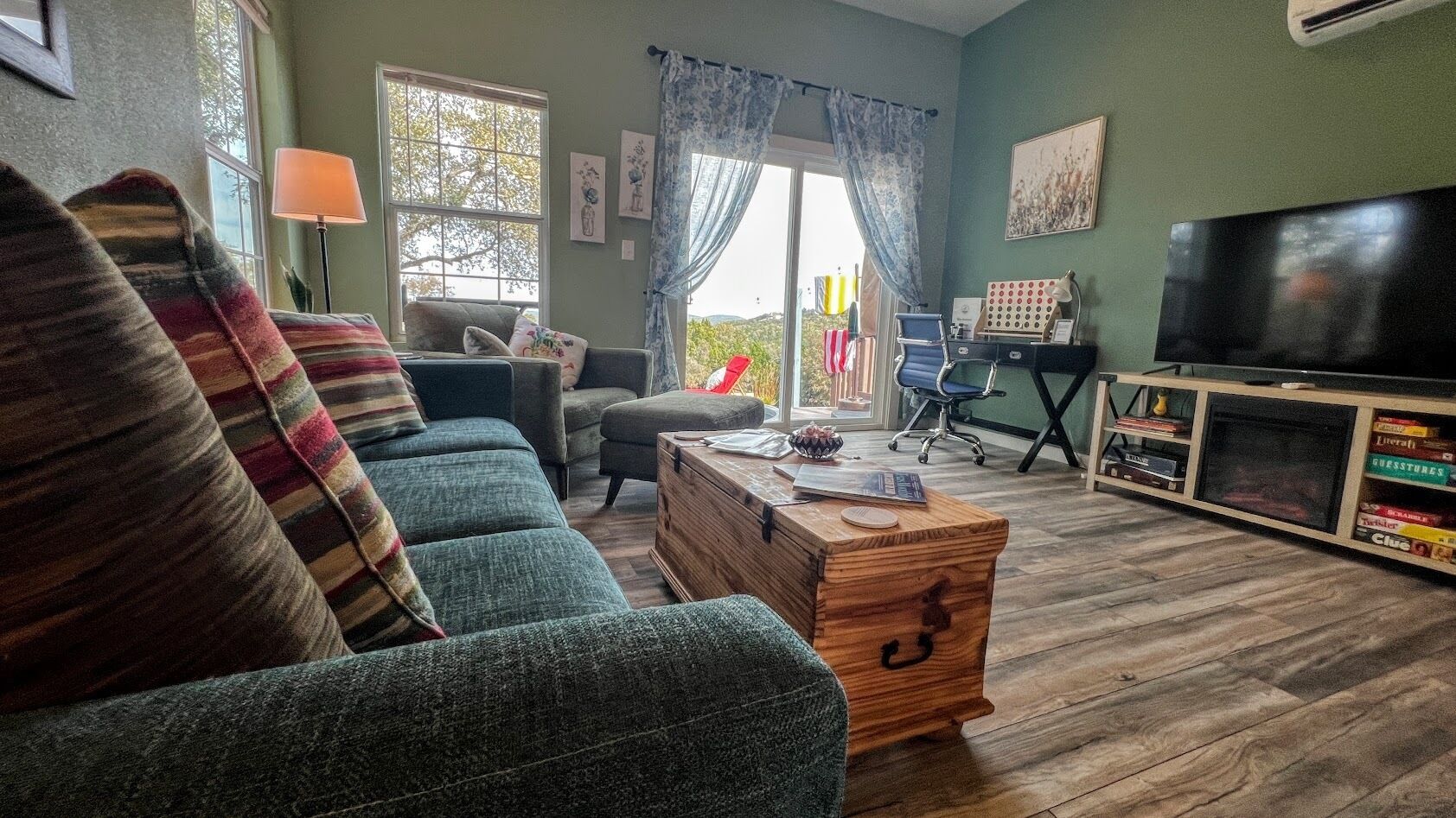 Quiet, Cozy 2 Br Cottage W/pool & Gorgeous Views - Spicewood, TX