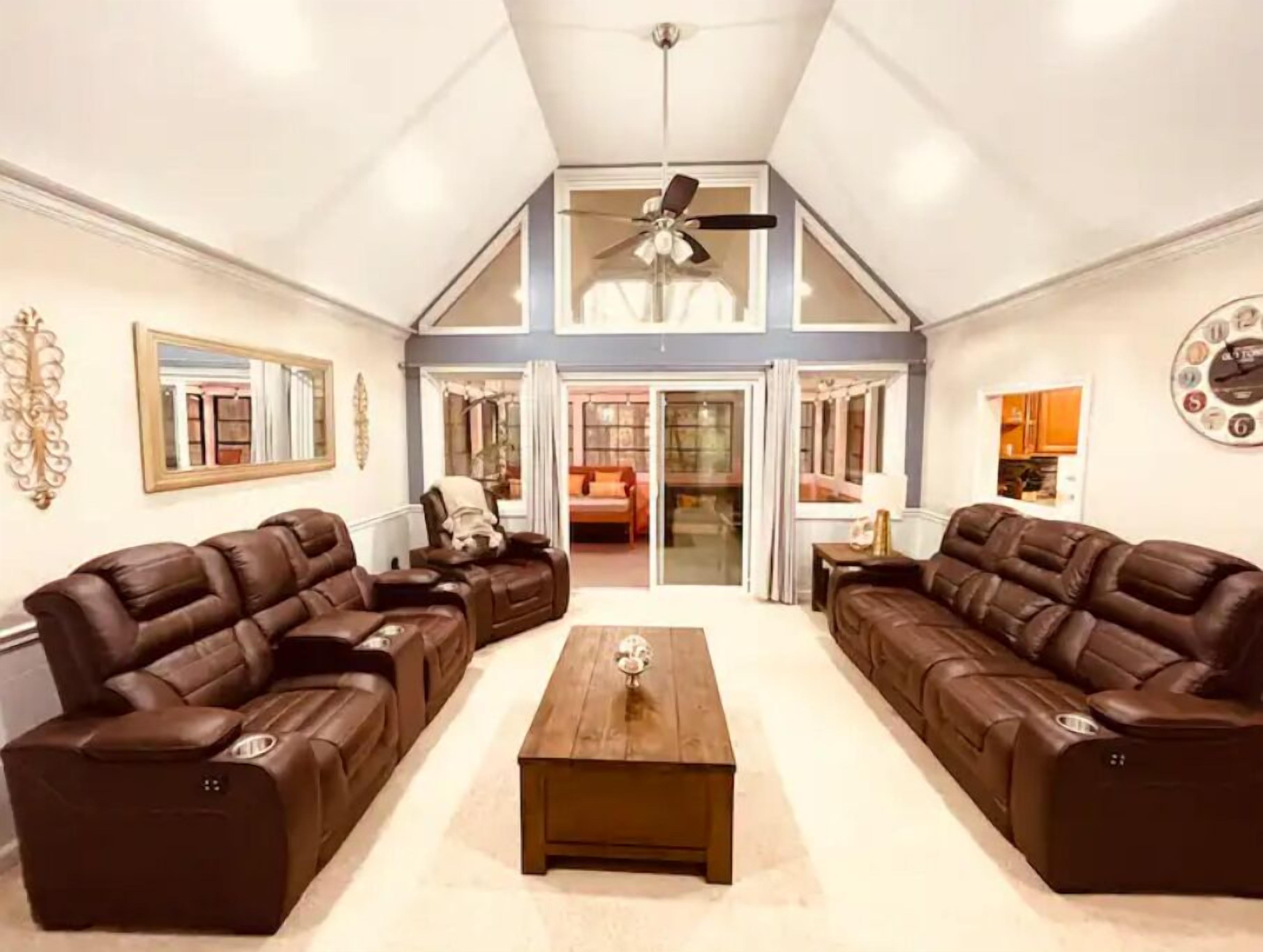 Cozy And Charming Private Home On An Acre Lot - Duluth, GA