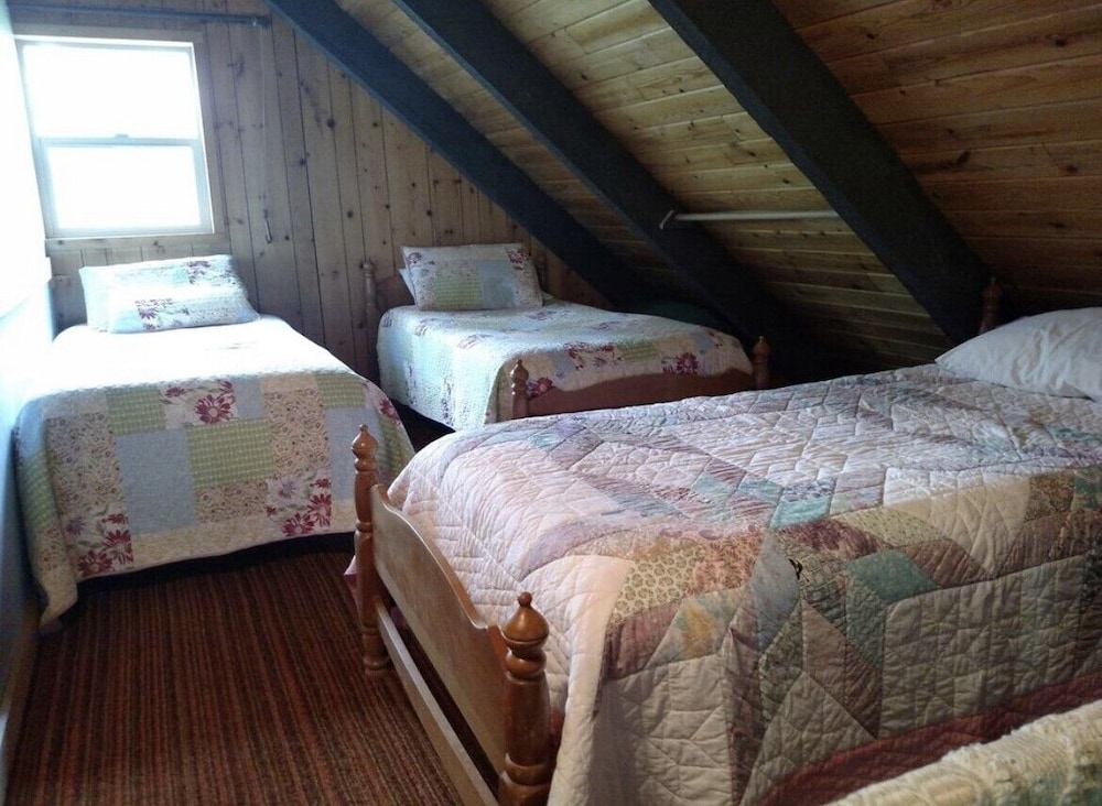 Large Rustic Cozy Cabin - Wyoming