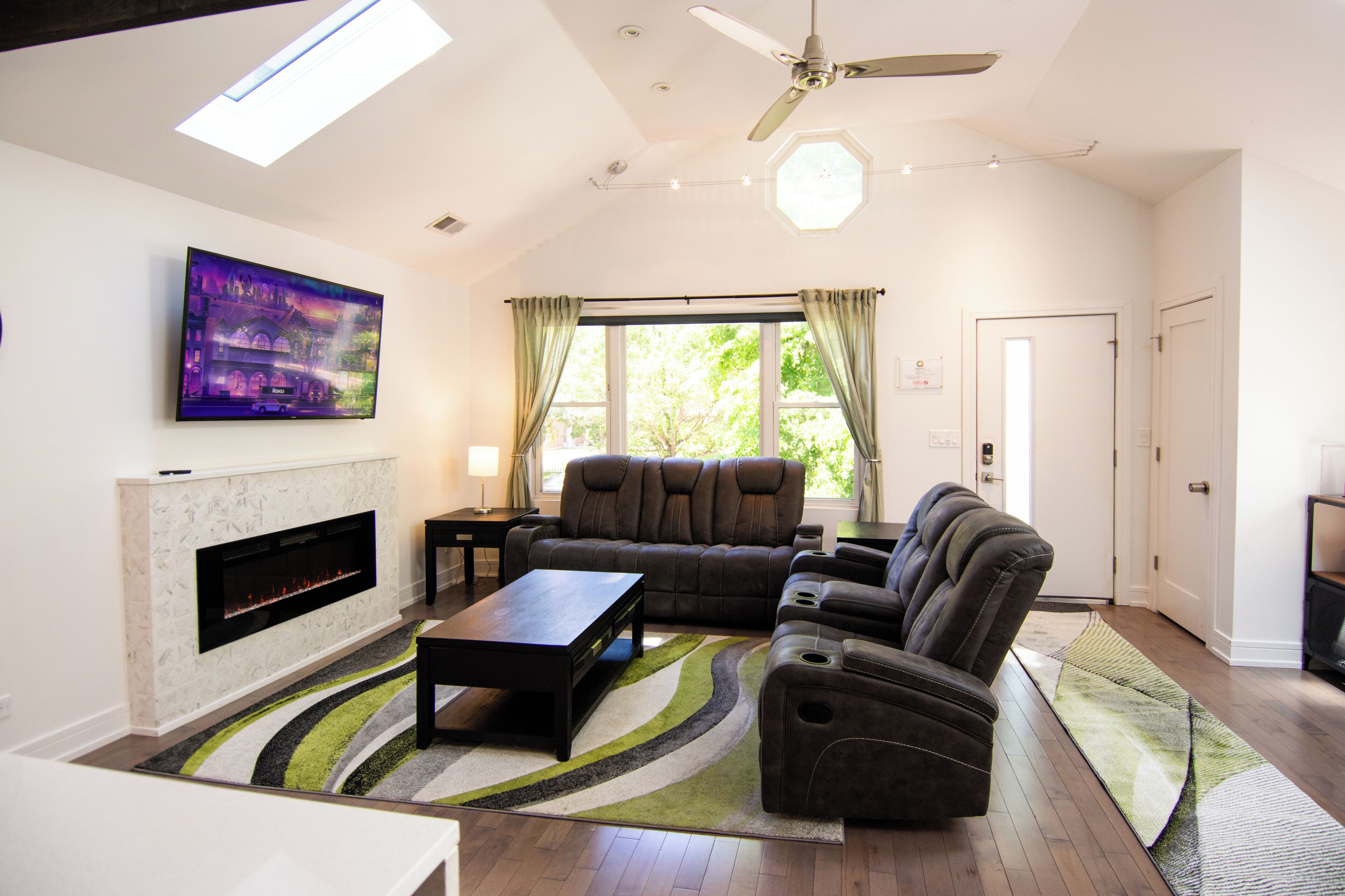 Chicago Oasis | Spa Bath, Patio & Fireplace - Lincoln Park - Chicago