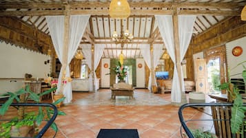 Three Bedroom Jungle Pool Villa | Área de estar | Tablet