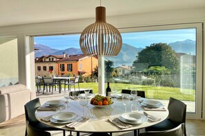 Apartamento Familiar, 2 quartos, 2 casas de banho (Modern House Apartment 1) | Restaurantes