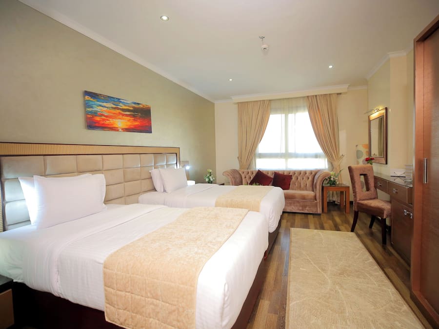 Quarto Deluxe | Minibar, cofre no quarto, ferro/tábua de engomar, Wi-fi grátis