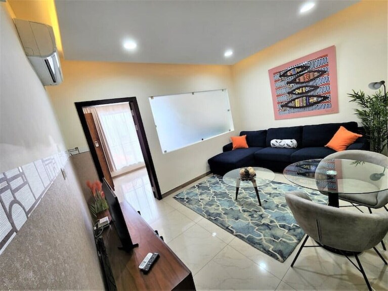 Executive One Bedroom Apartment With Modern Interior (The Ivy Apt.) - Accra