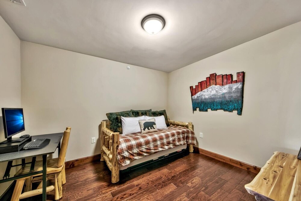Tahoe Woods #404 At Stateline - Walk To Ski, Lake, Casinos, Dog Friendly, A/c - South Lake Tahoe, CA
