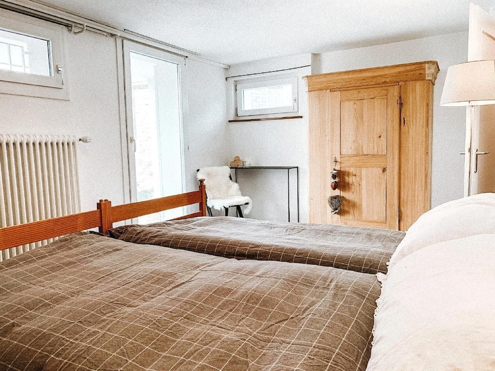 Ferienhaus Valbella Für 1 - 8 Personen Mit 4 Schlafzimmern - Alleinstehendes Ferienhaus - Lenzerheide