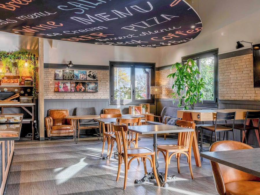 Pequeno-almoço tipo buffet diário mediante uma taxa