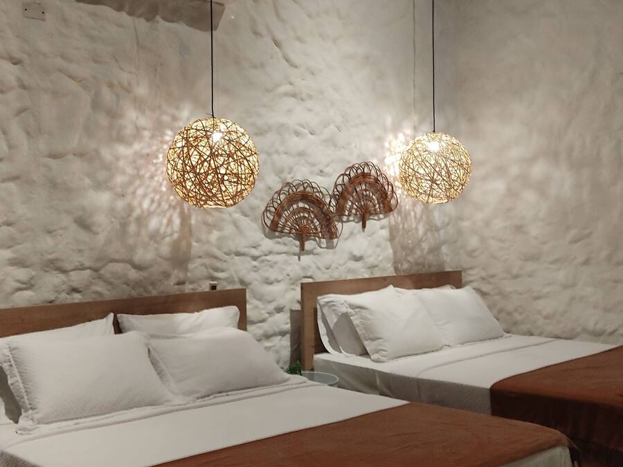 Quarto exclusivo | Roupas de cama premium, camas Select Comfort, cofres nos quartos