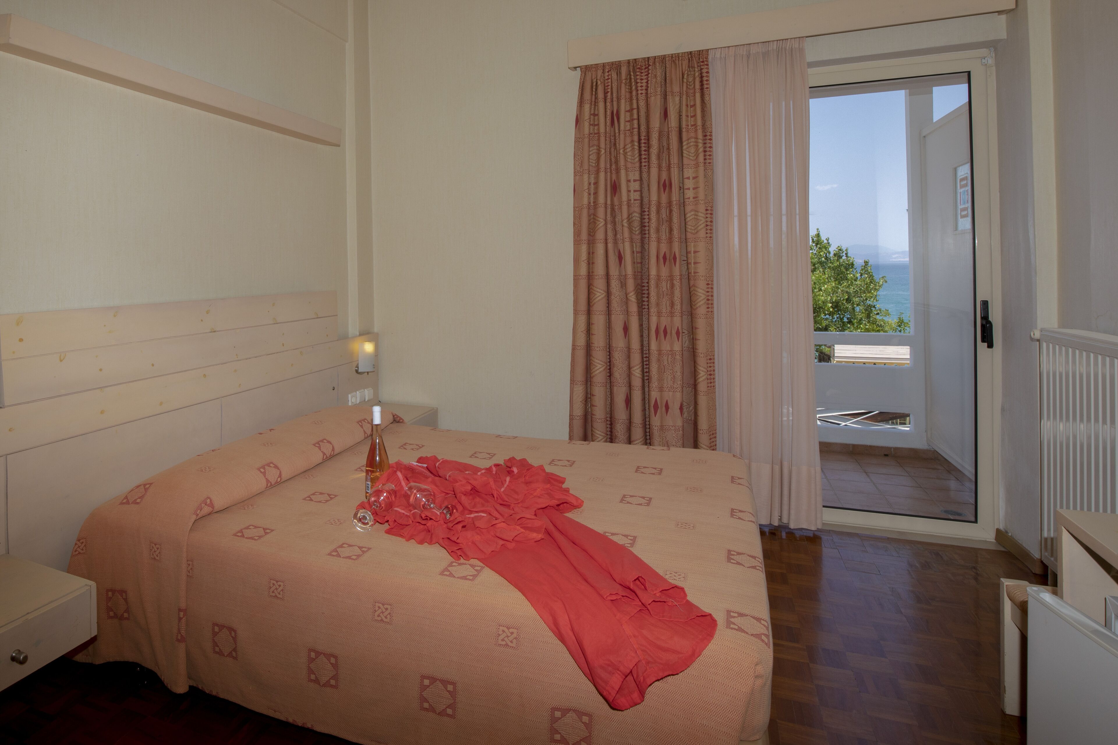 Quarto casal ou duplo clássico, 1 cama de casal ou 2 camas de solteiro, vista para o mar | Wi-Fi de cortesia, roupa de cama