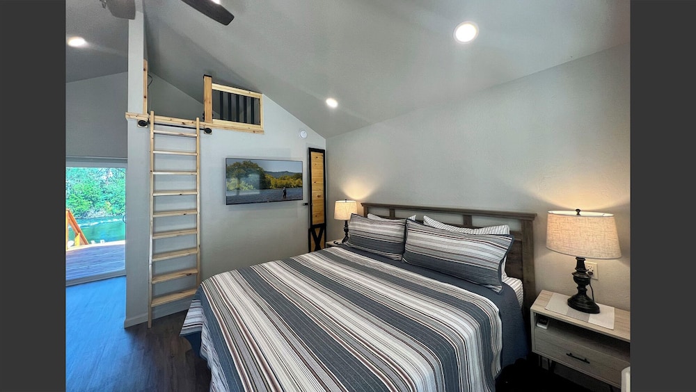 Loft Cabin 3 - Rogue River Resort - Grants Pass, OR