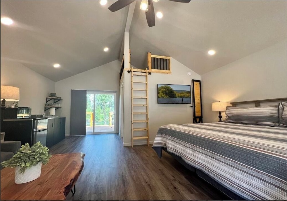Loft Cabin 4 - Rogue River Resort - Grants Pass, OR