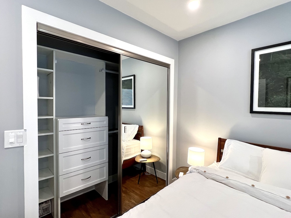 Dwell Art Gallery Home ~ Cozy Cottage Santa Monica - Santa Monica, CA