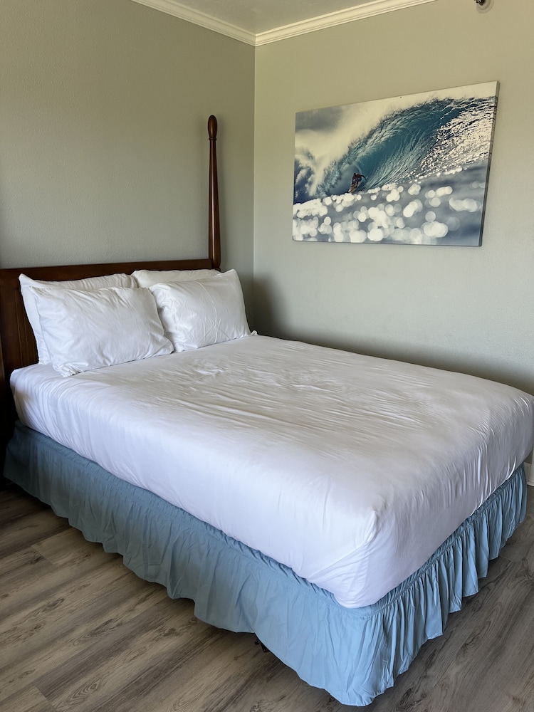 Oceanfront Kauai Beach Resort 75 Foot Waterslide, 4 Pools, Jacuzzis, Restaurants - Kauai, HI