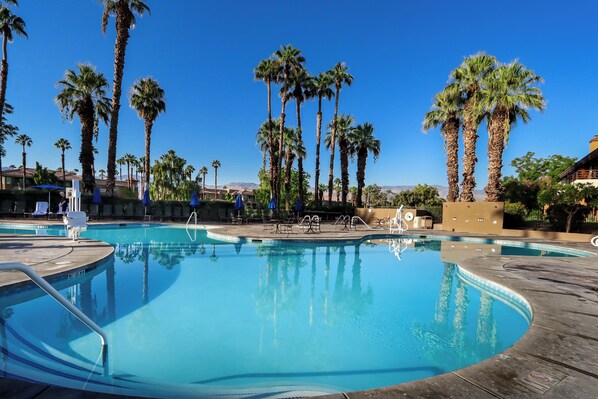 COACHELLA Studio Marriott Desert Spring Villas 1, Kitchenette, Access ...