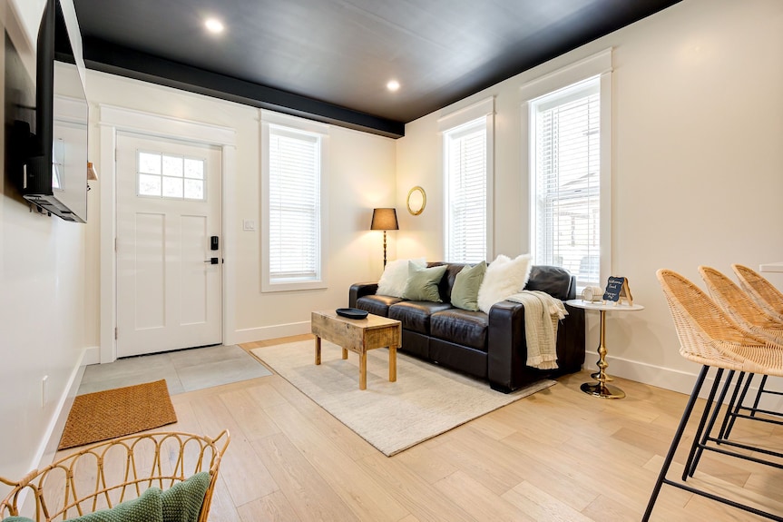 The Otis 𓅬 On Victoria Park | 2 Bed 1 Bath | Main Floor Suite - Waterloo, Canadá