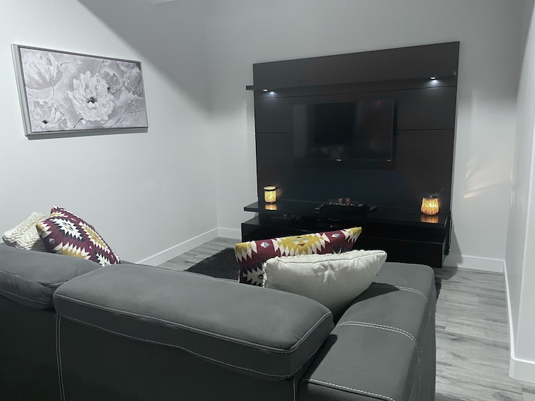 Rest Haven - 10 Mins From West Edmonton Mall - Alberta