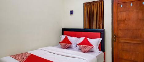 Quarto casal standard | Quartos à prova de som, Wi-Fi de cortesia, roupa de cama