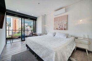 Apartamento Deluxe | 2 quartos, cofre no quarto, cortinas/cortinados opacos 