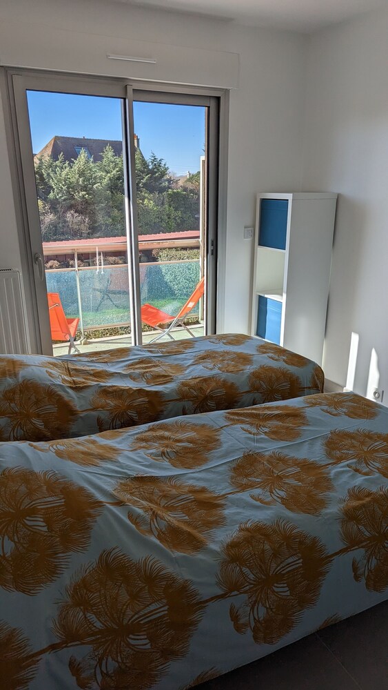 Apartment on the seafront of the D-Day landing beaches - Hermanville ...