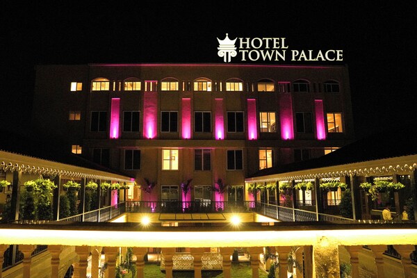 Hotel Town Palace - Vijayapura
