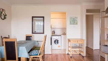 Apartamento básico, várias camas | Opções para refeição