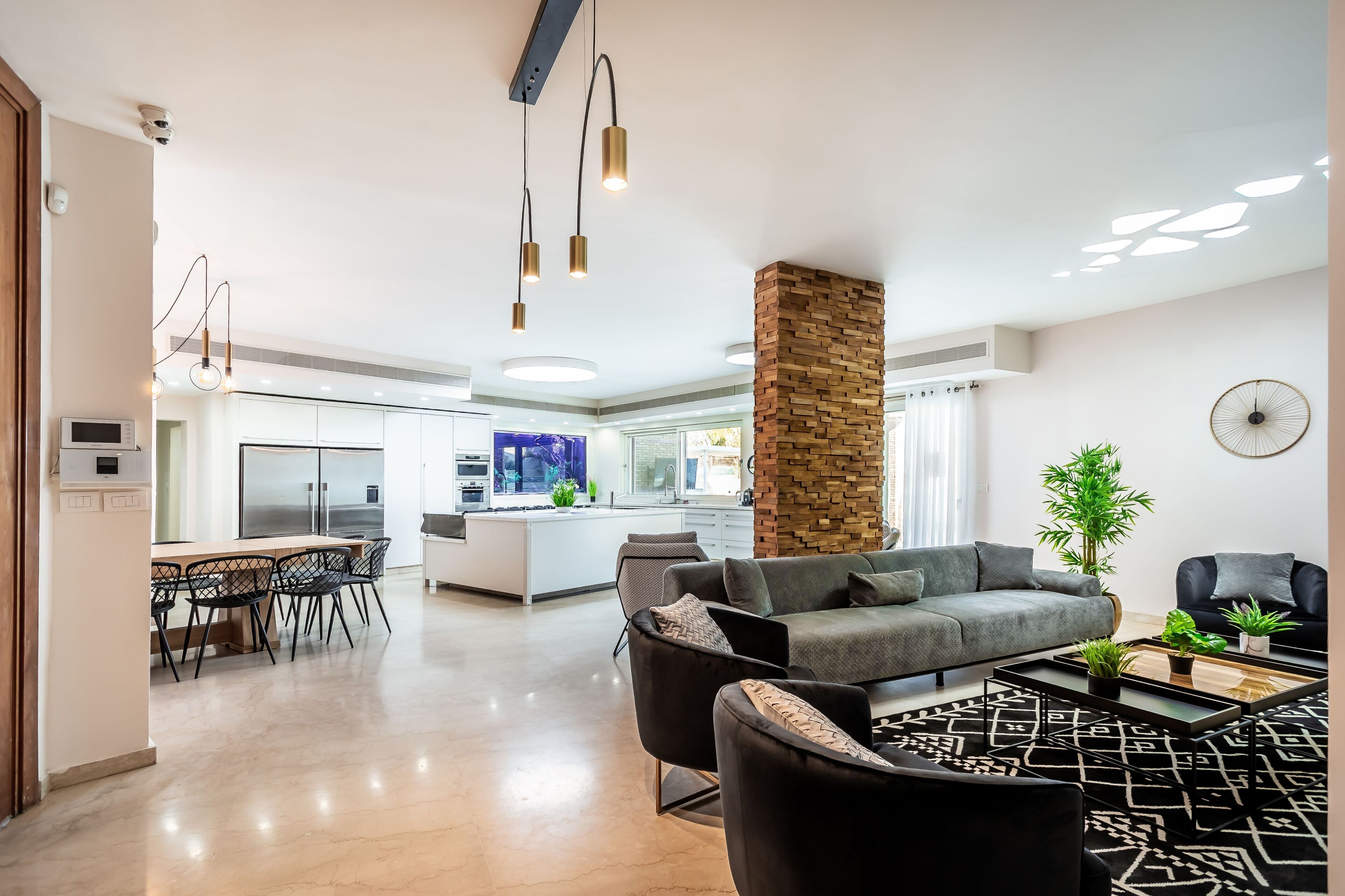 Villa Básica | Sala de estar | Televisor de ecrã plano de 37 polegadas com canais por cabo, televisor 