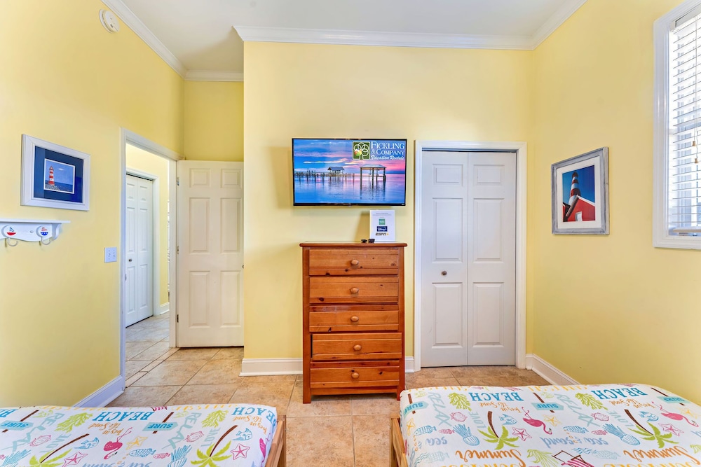 Beachfront, Private home, dog friendly, heated pool, 4 BR - St. George ...