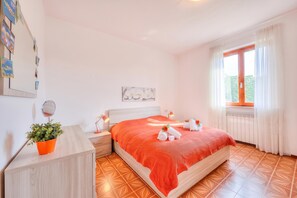 Apartamento família, vários quartos, ao lado da montanha (La Perla Bianca Lake View) | 2 quartos, Wi-Fi de cortesia, roupa de cama
